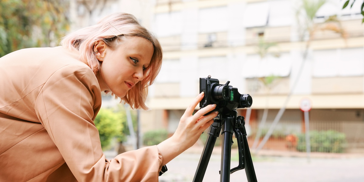 Why Gen Z Loves Old Cameras – Top Retro-Style Point-and-Shoots You Can Rent